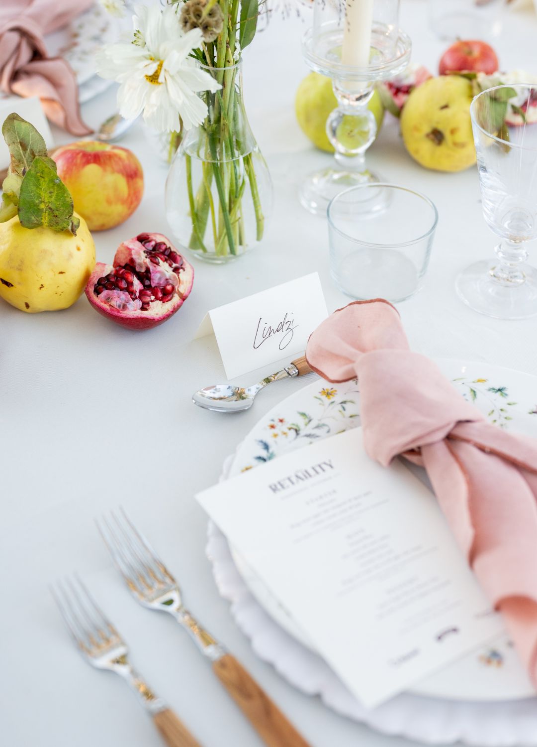 Trinny Woodall's charming flower-and-fruit tablescape…