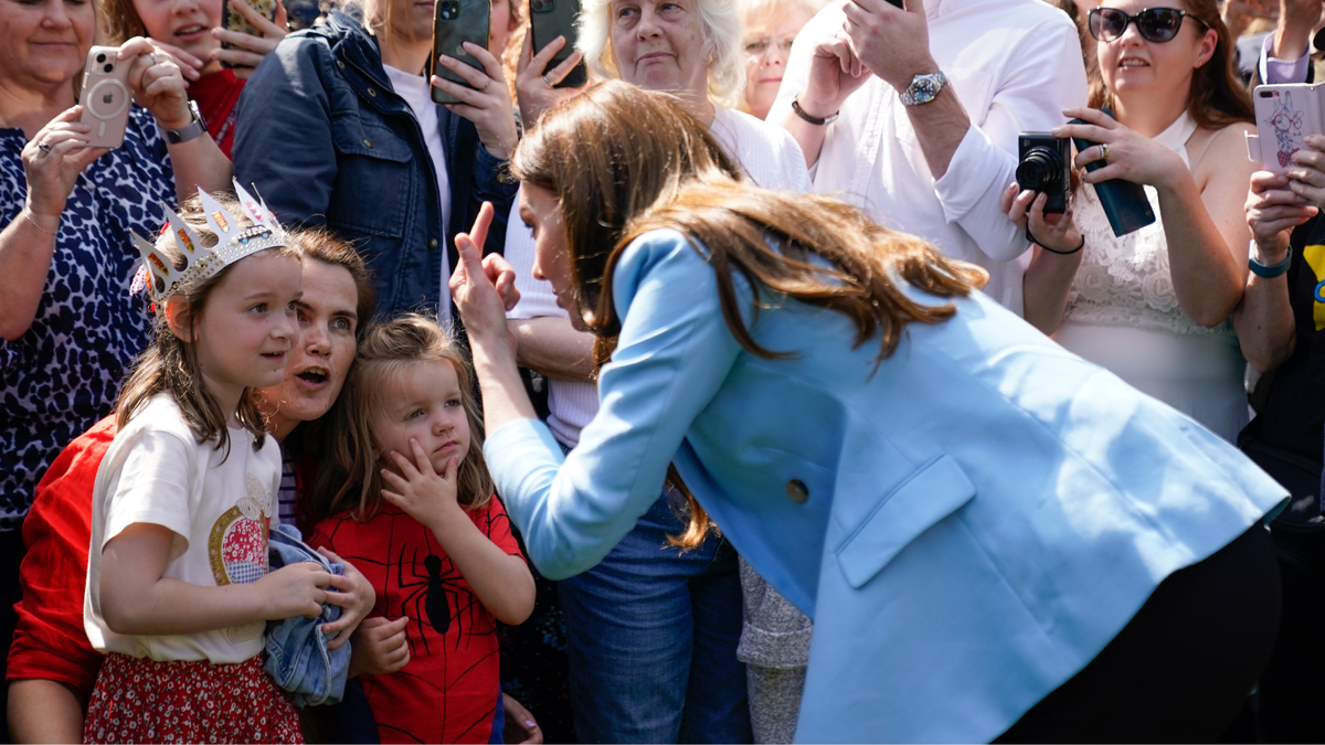 Princess Kate Hugs Little Girl Who Burst Into Tears on Walkabout ...