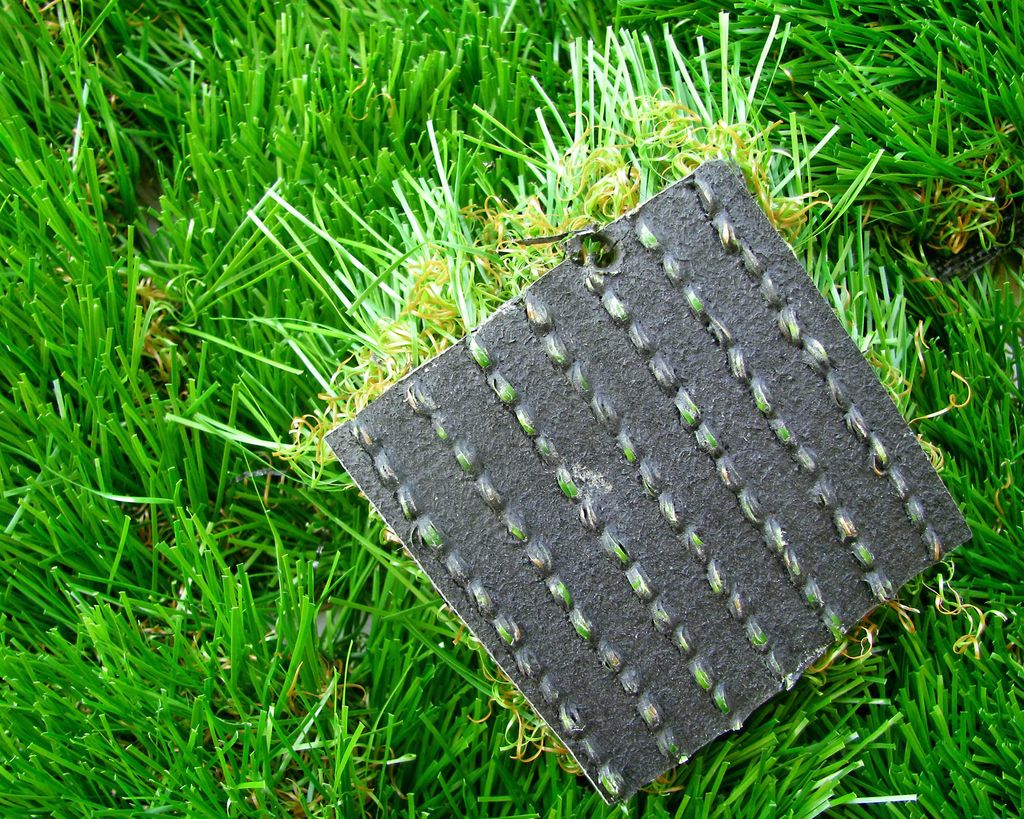 How to clean artificial grass quickly and easily | Gardeningetc
