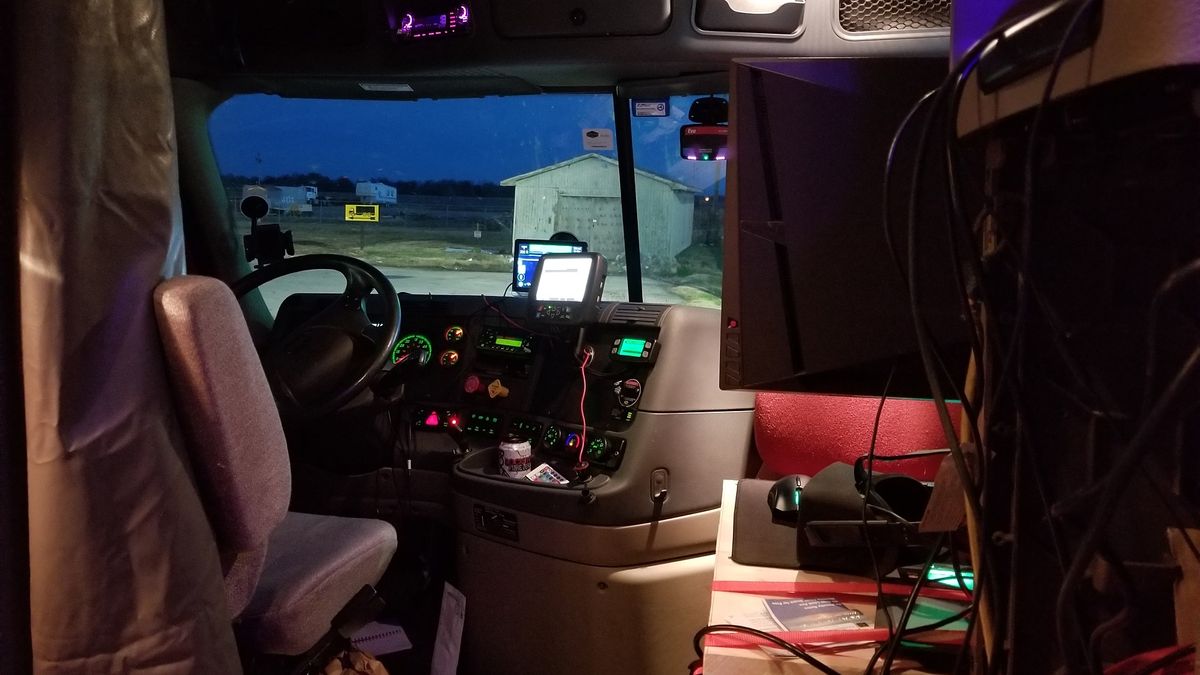 This trucker put a gaming PC in his big rig to deal with the isolation ...