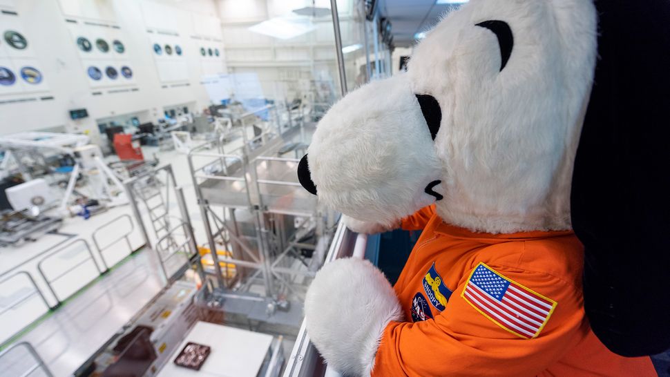In Photos: Snoopy Visits NASA's Jet Propulsion Laboratory | Space