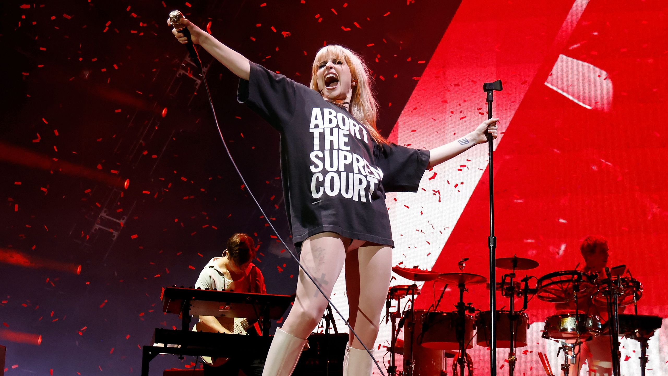 Paramore frontwoman Hayley Williams slams fans who are planning on ...