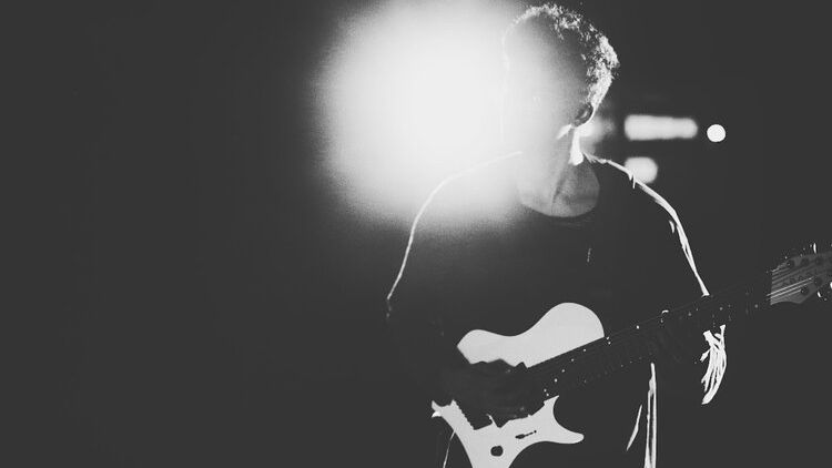 Roopam Garg’s hypnotic sweeping harmonics are like no guitar technique ...