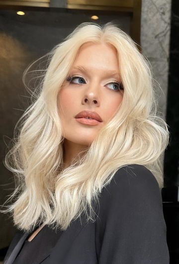 Here's How You Should Be Styling Your Wavy Hair | Who What Wear