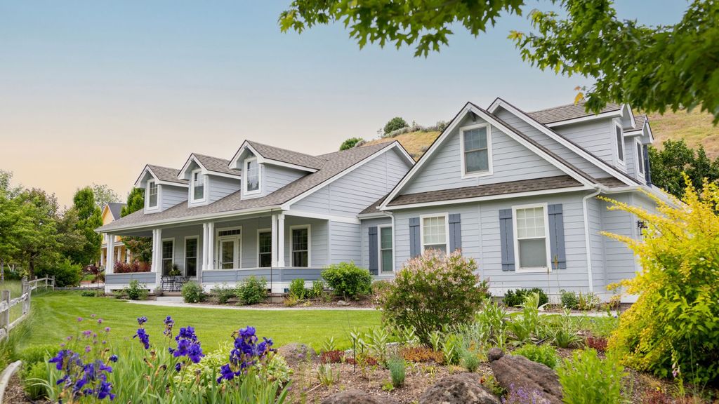 How to mow long grass: 5 steps to cutting an overgrown area | Homes and ...