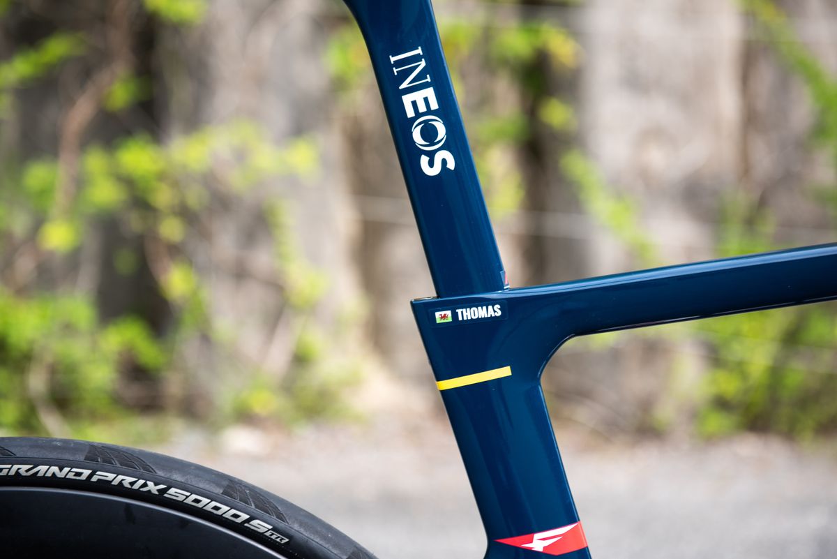 A detailed look at Geraint Thomas' Pinarello Dogma F at the Tour de ...