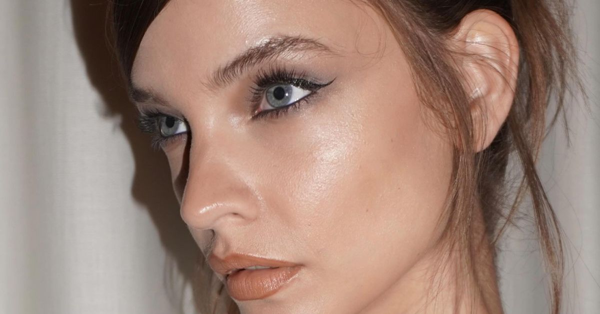 A Makeup Artist Shares How to Apply DIY Lash Extensions | Who What Wear