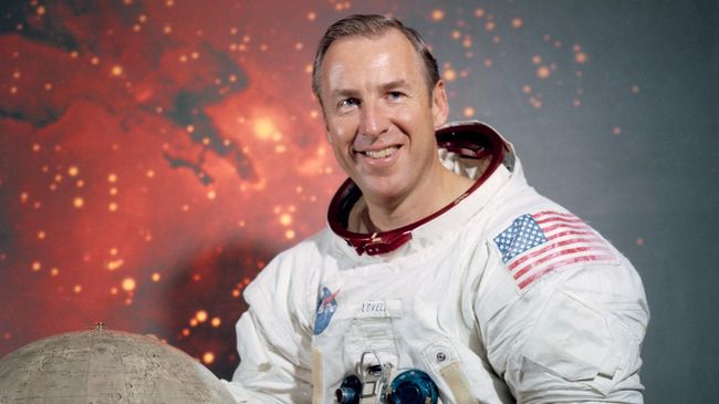 Jim Lovell, commander of NASA's Apollo 13 moon mission, dies at 97 | Space