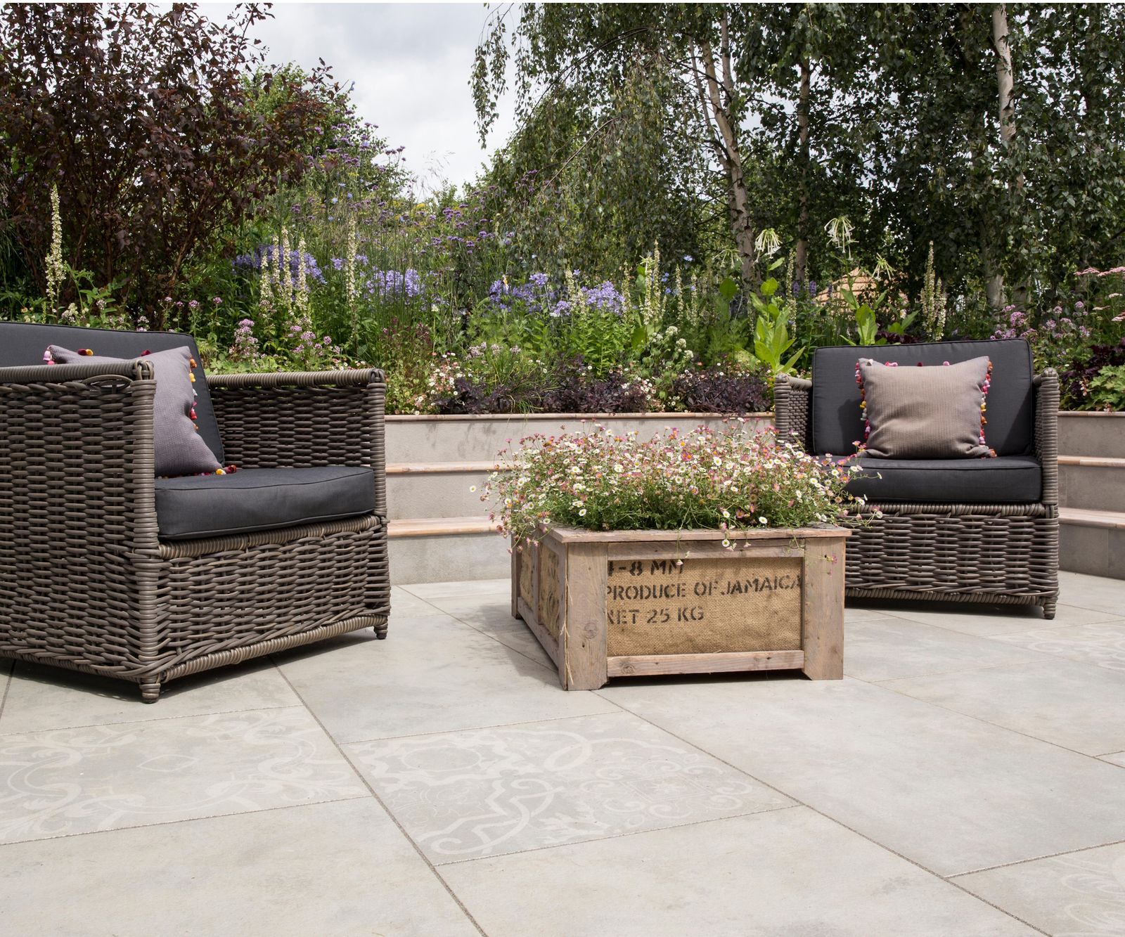 L-shaped patio ideas: 8 ways to transform your paved space | Homes and ...