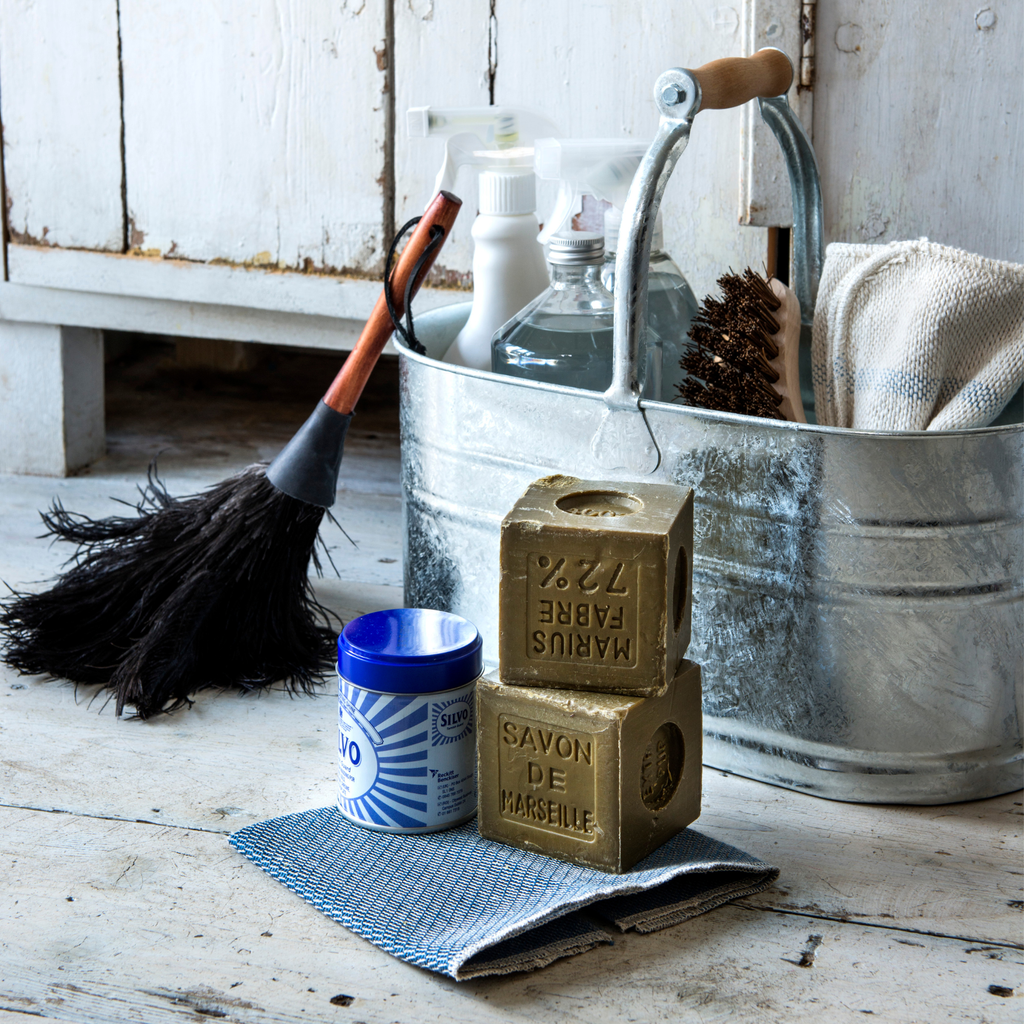 Is it better to dry dust or wet dust? What the experts say | Ideal Home