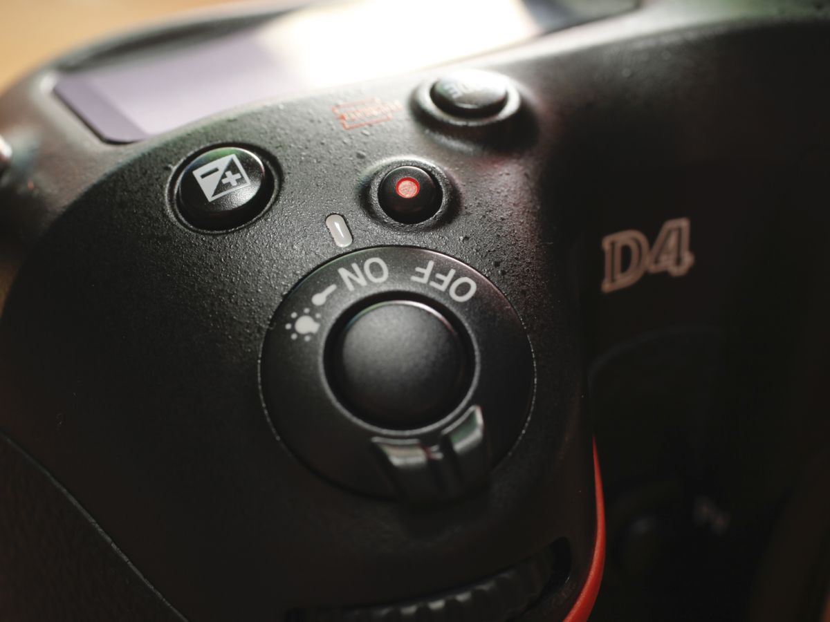 Build and handling - Nikon D4 review - Page 2 | TechRadar