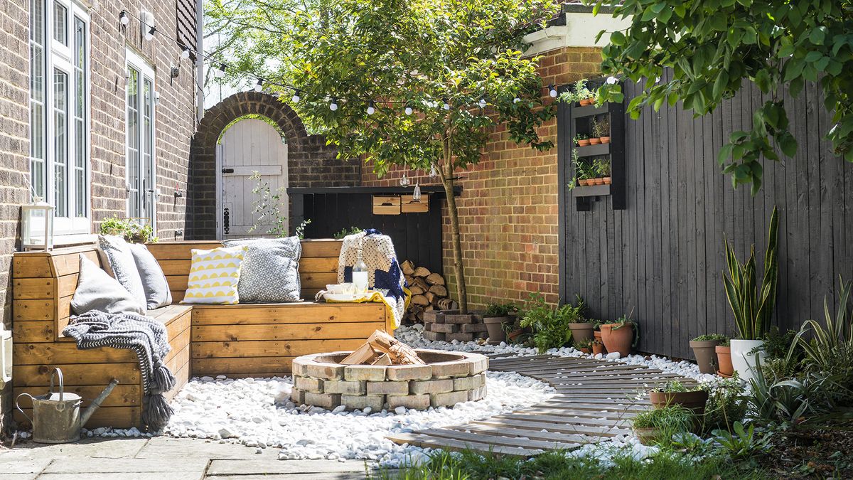 Garden makeover: an awkward outdoor space transformed on a budget ...