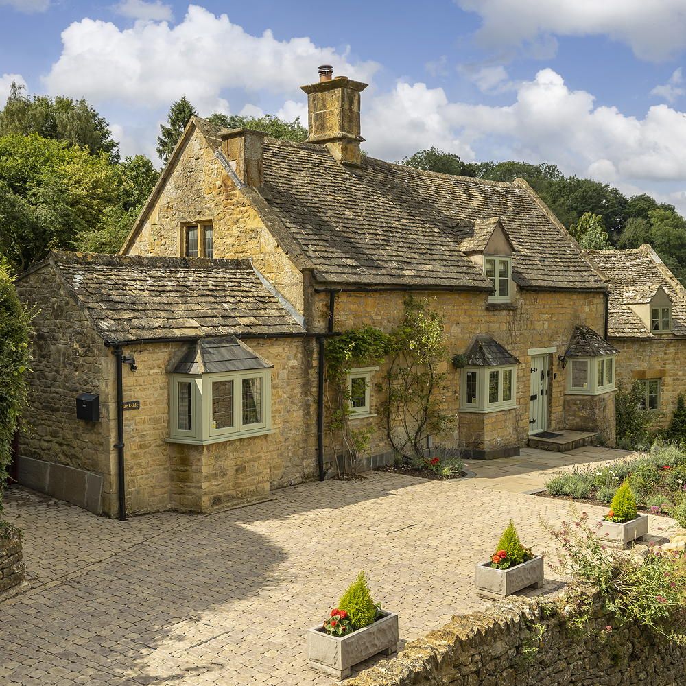 This traditional Cotswold cottage epitomises the British countryside ...