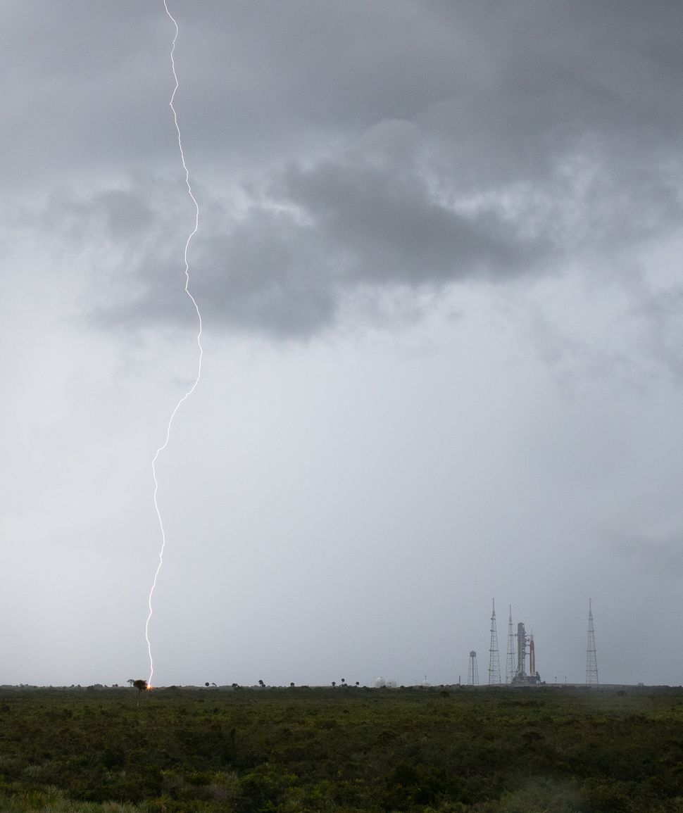 NASA photos of lightning strikes at Artemis 1 moon rocket pad | Space