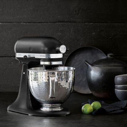 What's the difference between a stand mixer and a hand mixer? | Ideal Home