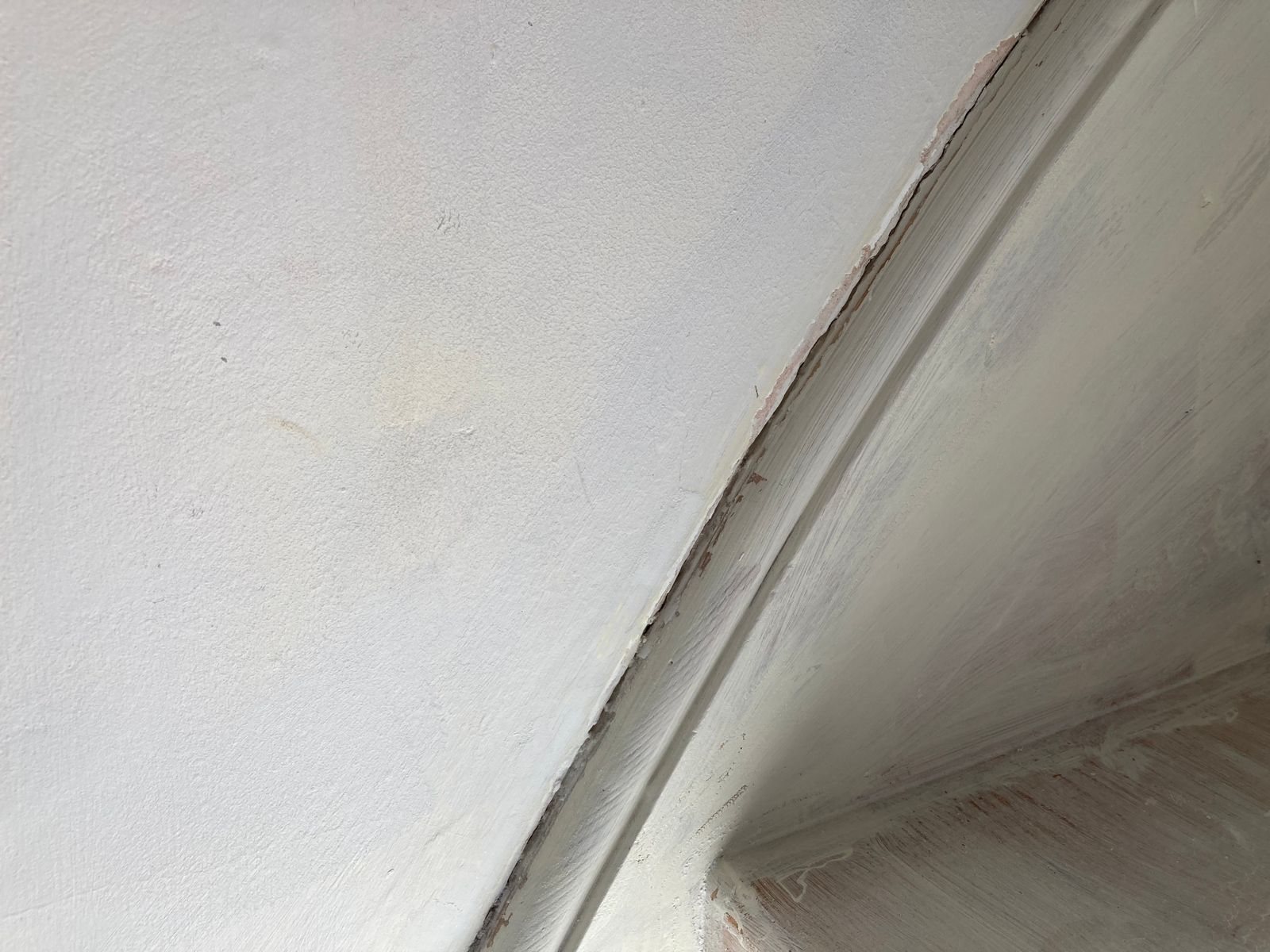 How to caulk trim, baseboard and gaps | Real Homes