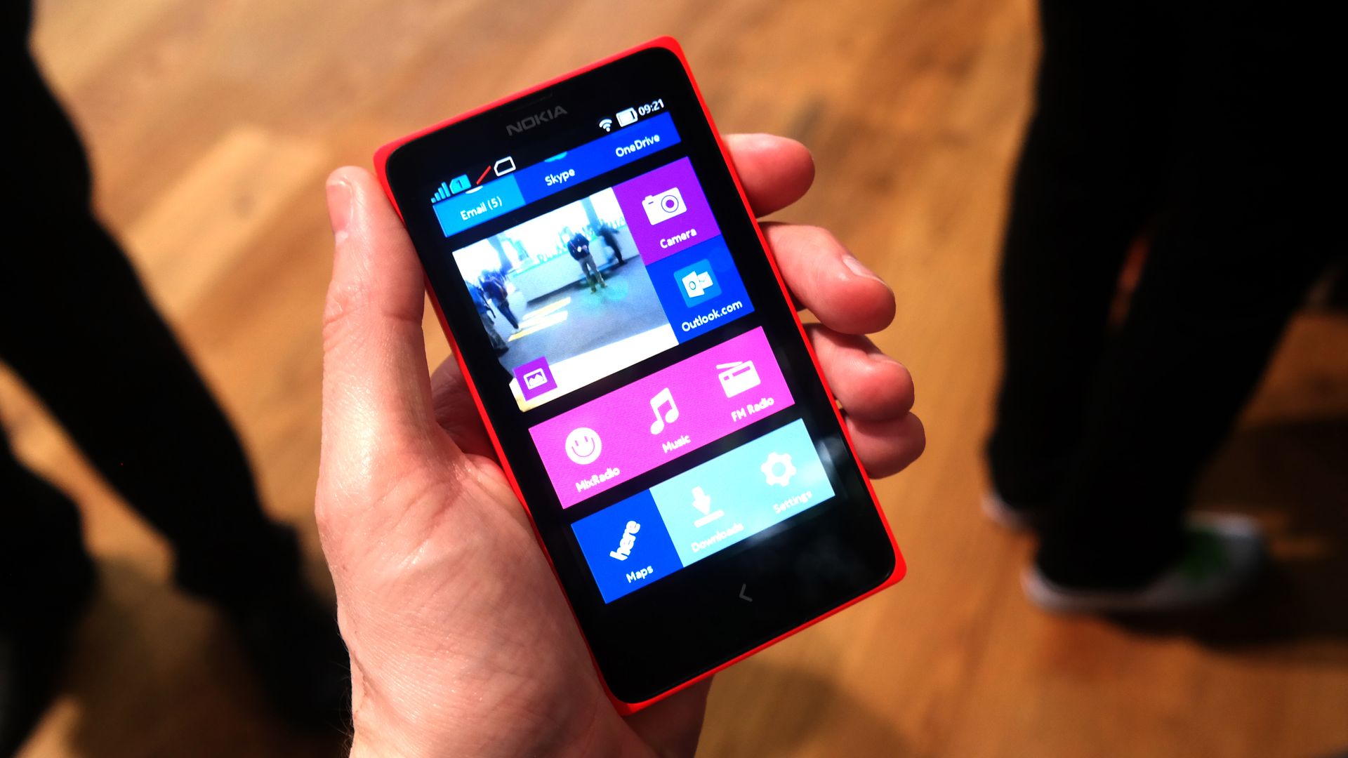 First dual-booting Android and Windows phones on track for this year ...