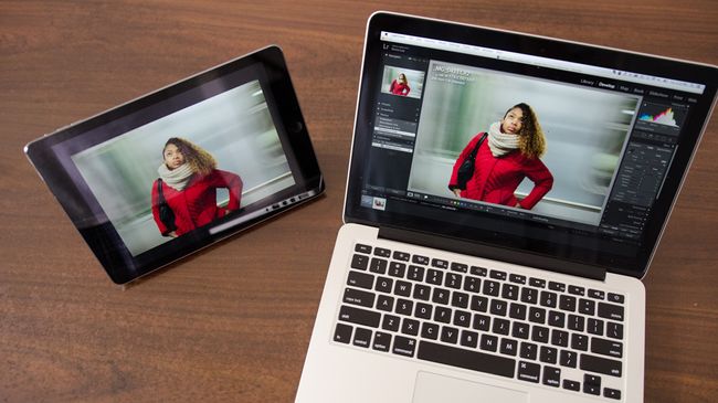 Adobe Lightroom Mobile touches down on iPad with gesture controls ...
