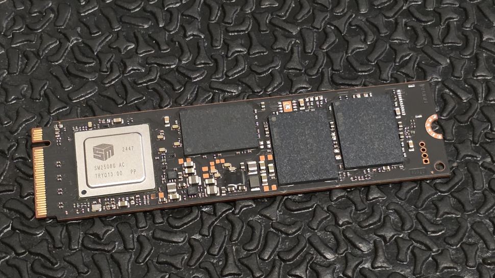 Crucial T710 2TB SSD Review: A Subdued Lion | Tom's Hardware