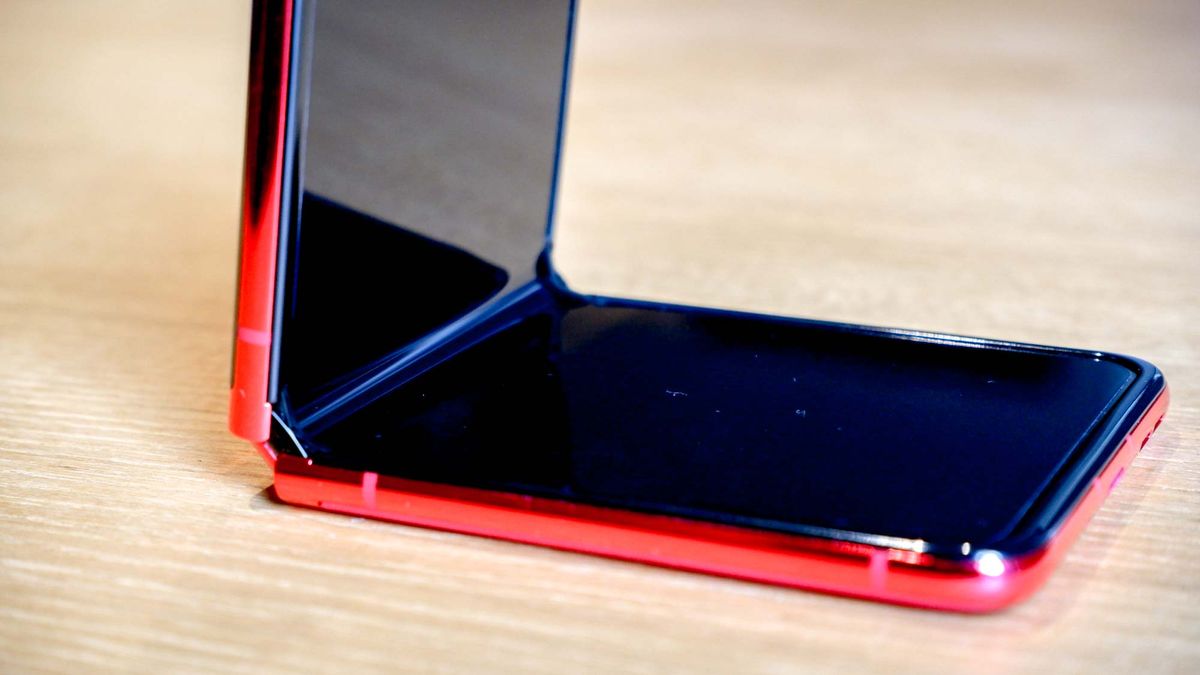 Apple iPhone Flip could be the ultimate foldable phone — if it does ...