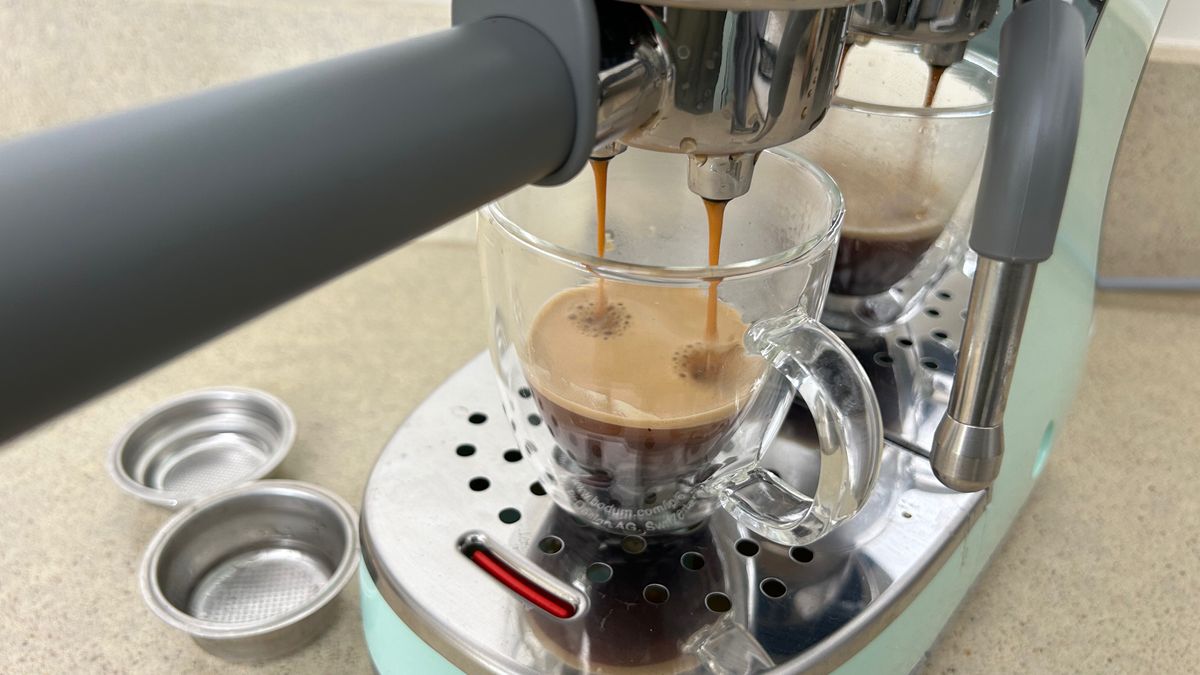 Smeg ECF02 Manual Espresso Coffee Machine review: Smeg upgrades its ...