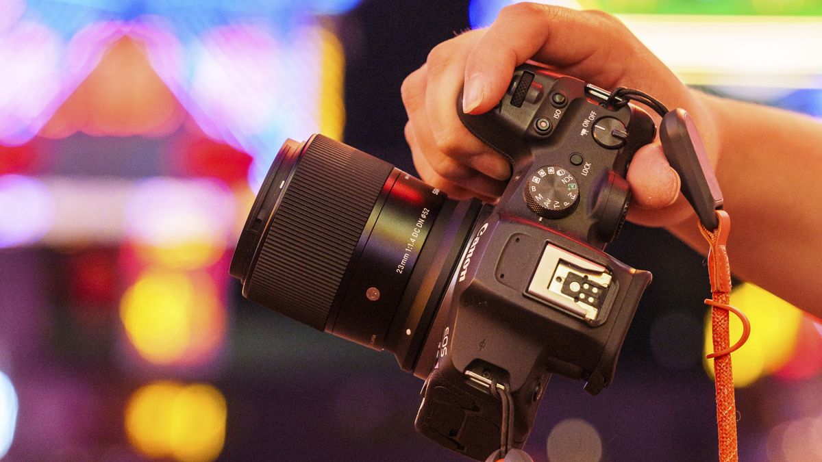 Sigma announces two more prime lenses for Canon cameras, but I'm still ...