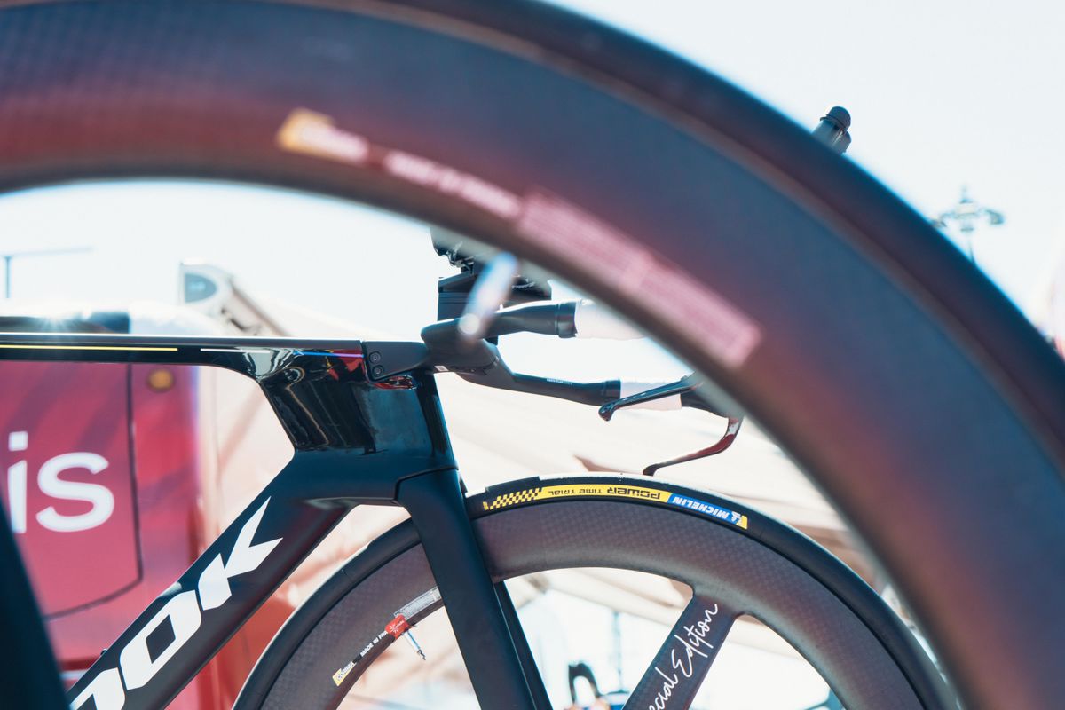 Vuelta a España time trial tech gallery - Aero bar technology leaps to ...