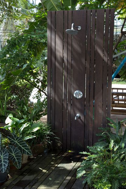 Outdoor shower ideas - how to make a splash by the pool | Livingetc