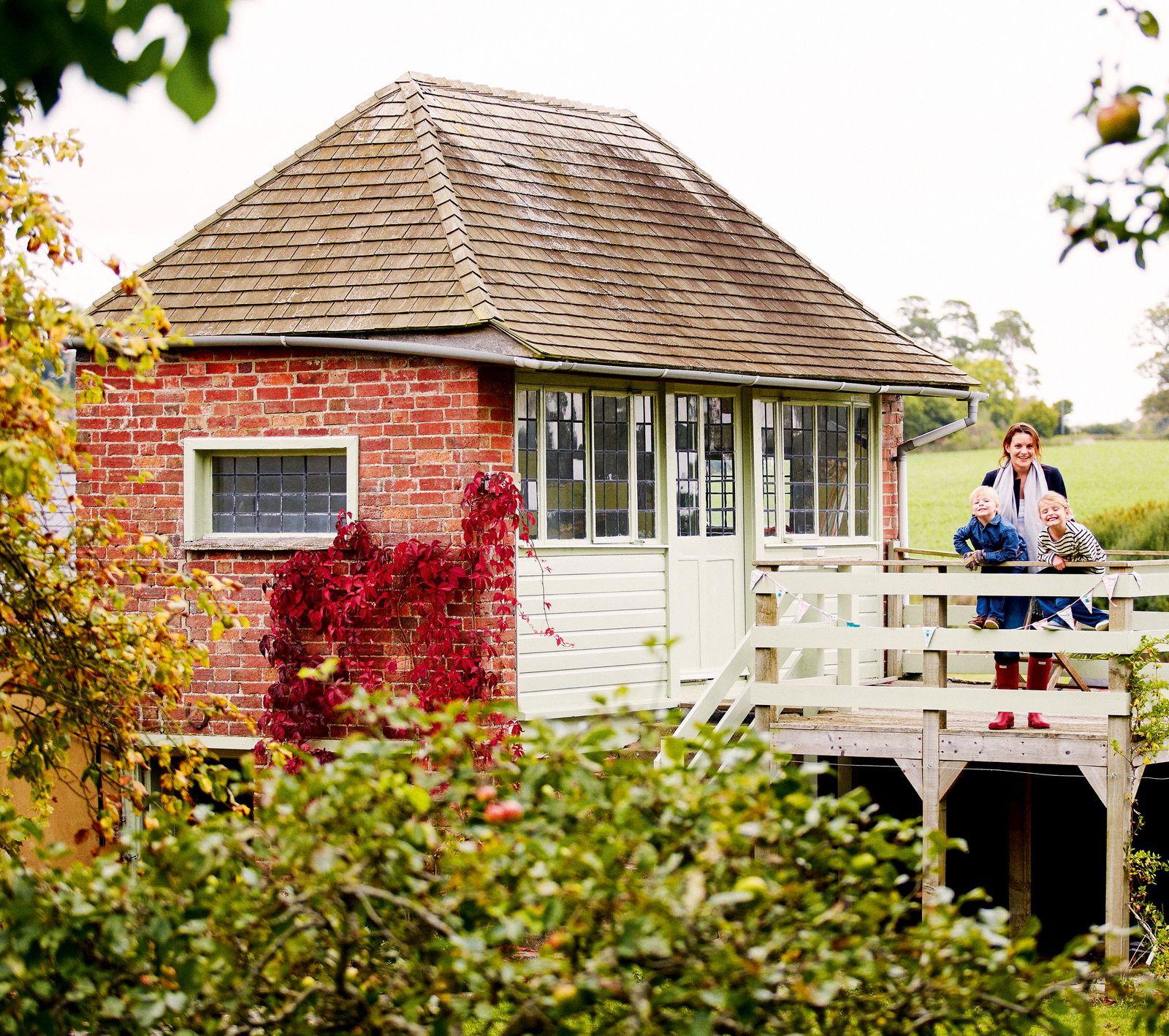 25 summer house ideas: add a garden building you love from the outside ...