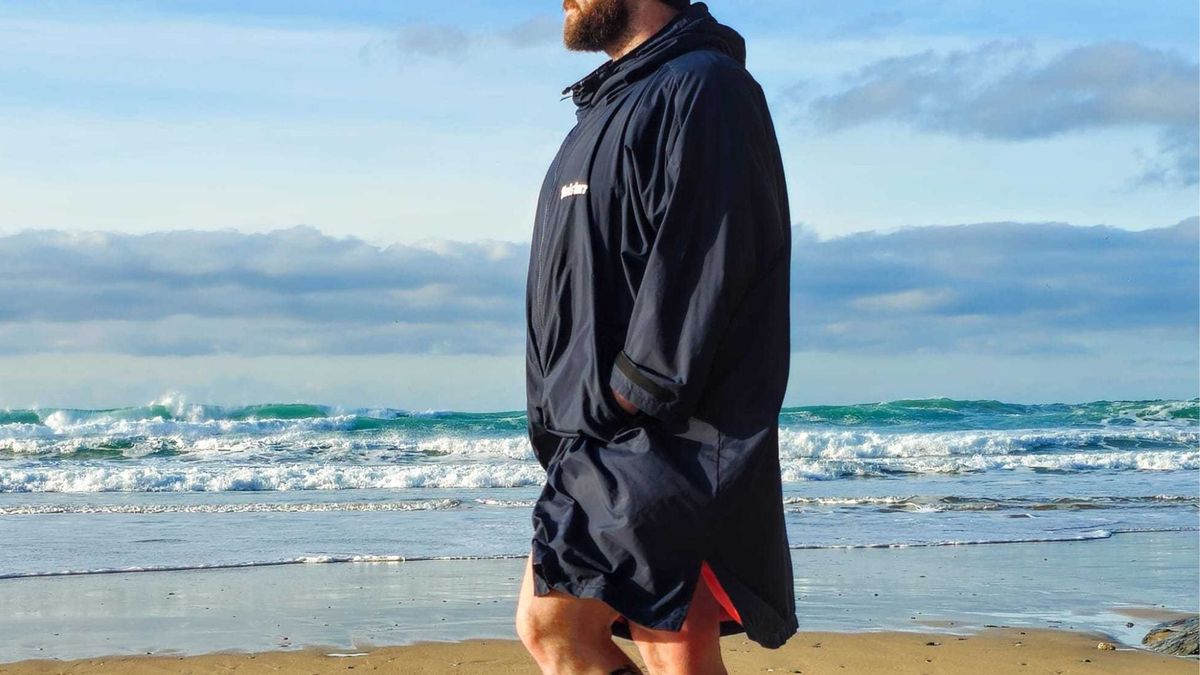 The best changing robes 2025: cocoon yourself post-swim | Advnture