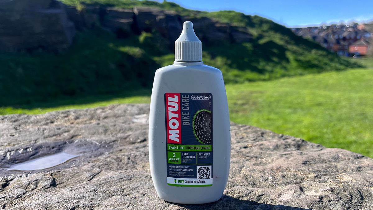 Motul Chain Lube Dry review | Bike Perfect