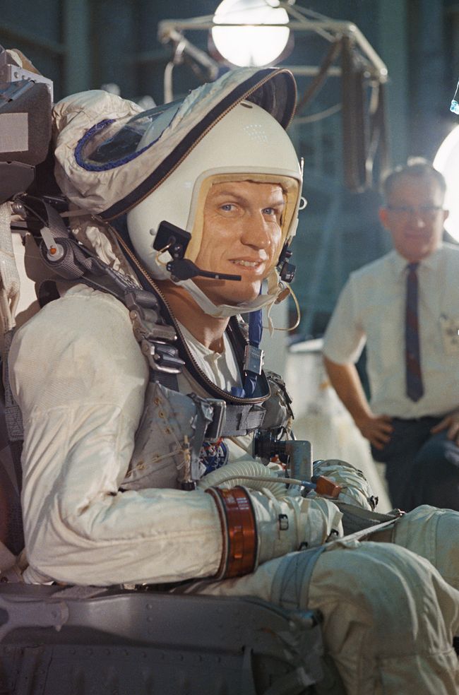 Frank Borman, Apollo 8 astronaut who led first flight to the moon, dies ...