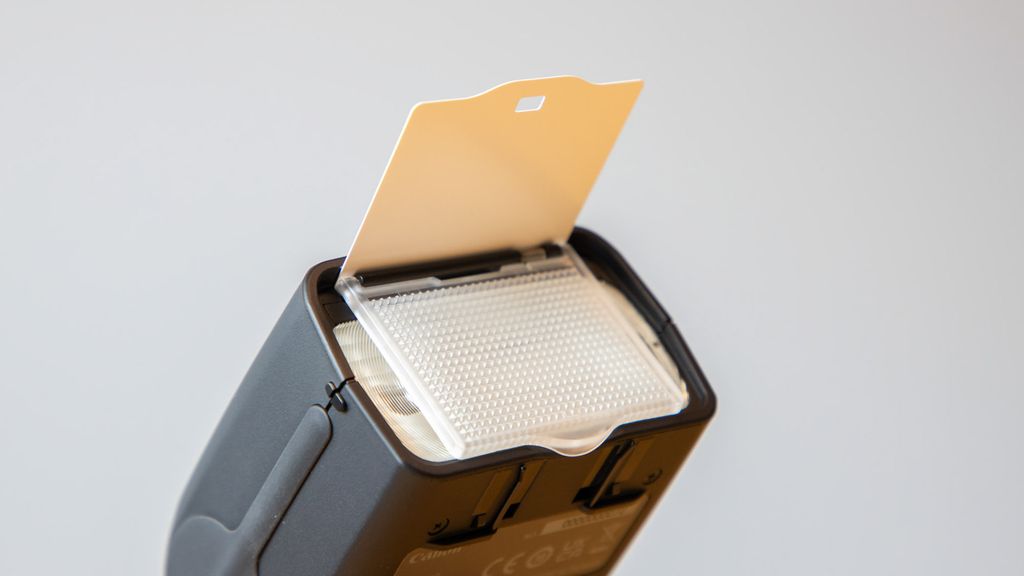 Hands-on Canon Speedlite EL-10 review: bursting onto the scene with a ...