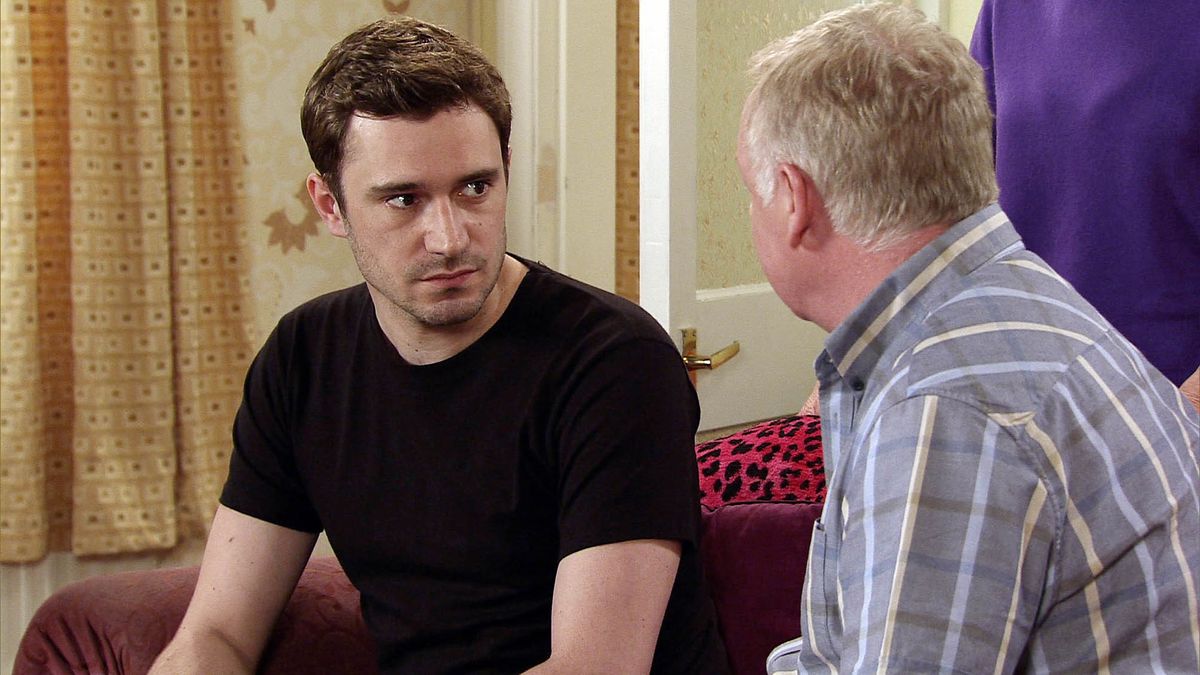 Andy reveals his true identity to Michael in Corrie | Coronation Street ...