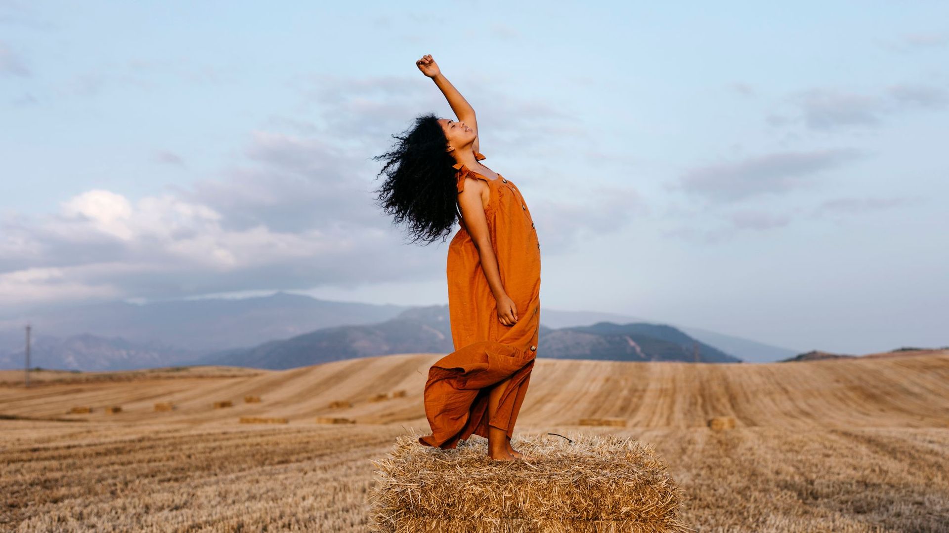 8 Doctor-Approved Tips To Reduce Sweat Patches | Marie Claire UK