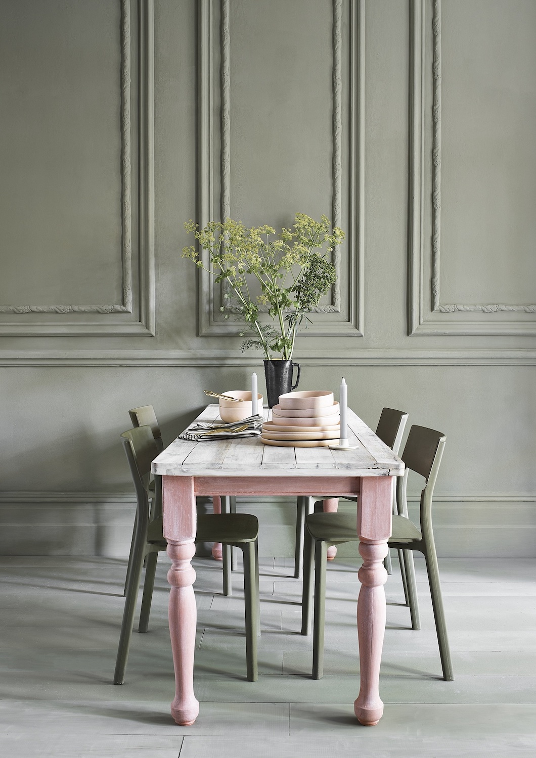 How to paint a dining table - 3 simple steps from experts | Livingetc