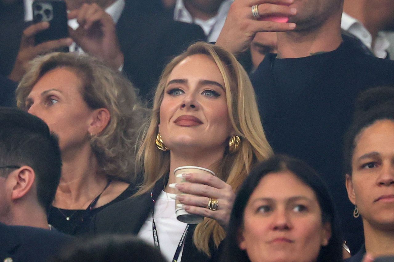 Adele Confirms the Dramatic Gold '80s Jewelry Trend Is Back for Good ...