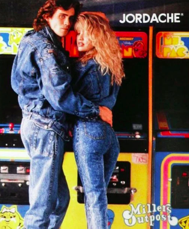 Best '90s Stores | Clothing, Book, and Movie Stores That Closed | Marie ...