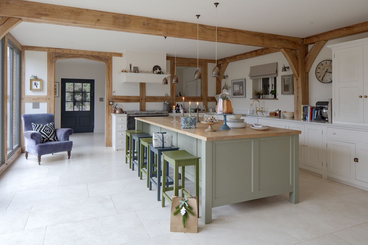 An oak-framed home blends tradition and modernity in a flow of ...