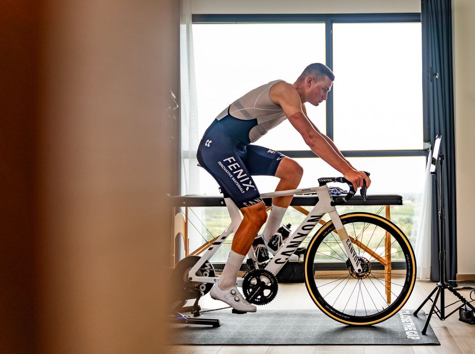 From e to elite – How virtual platforms are changing pro cycling ...