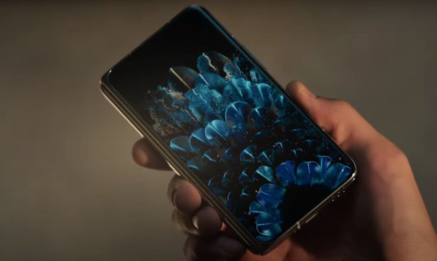 OPPO's first foldable phone goes after Samsung's Galaxy Z Fold 3 ...