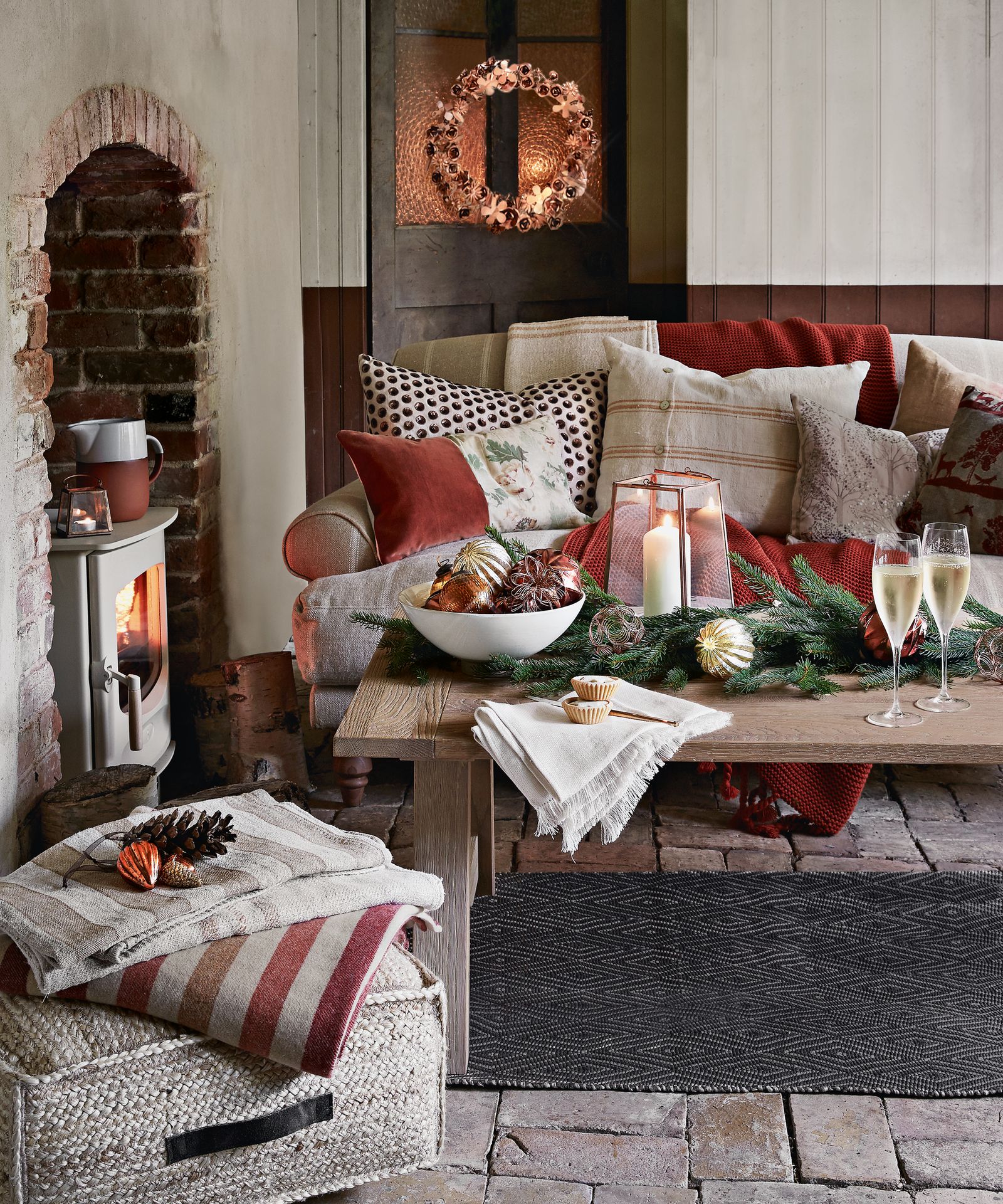 Christmas living room decor ideas: 25 tips for festive style | Homes ...