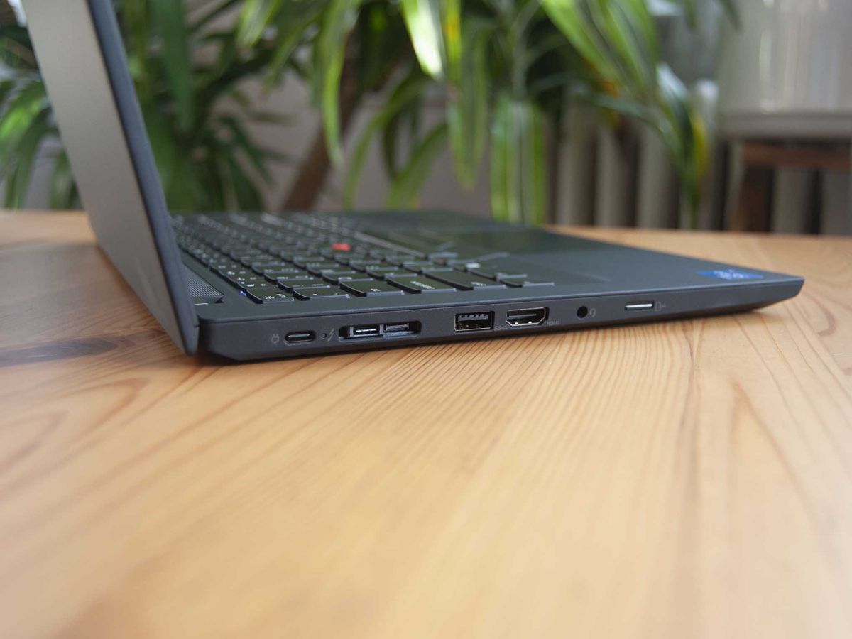 Lenovo ThinkPad T14 (Gen 2) review: Same practical design with a new ...