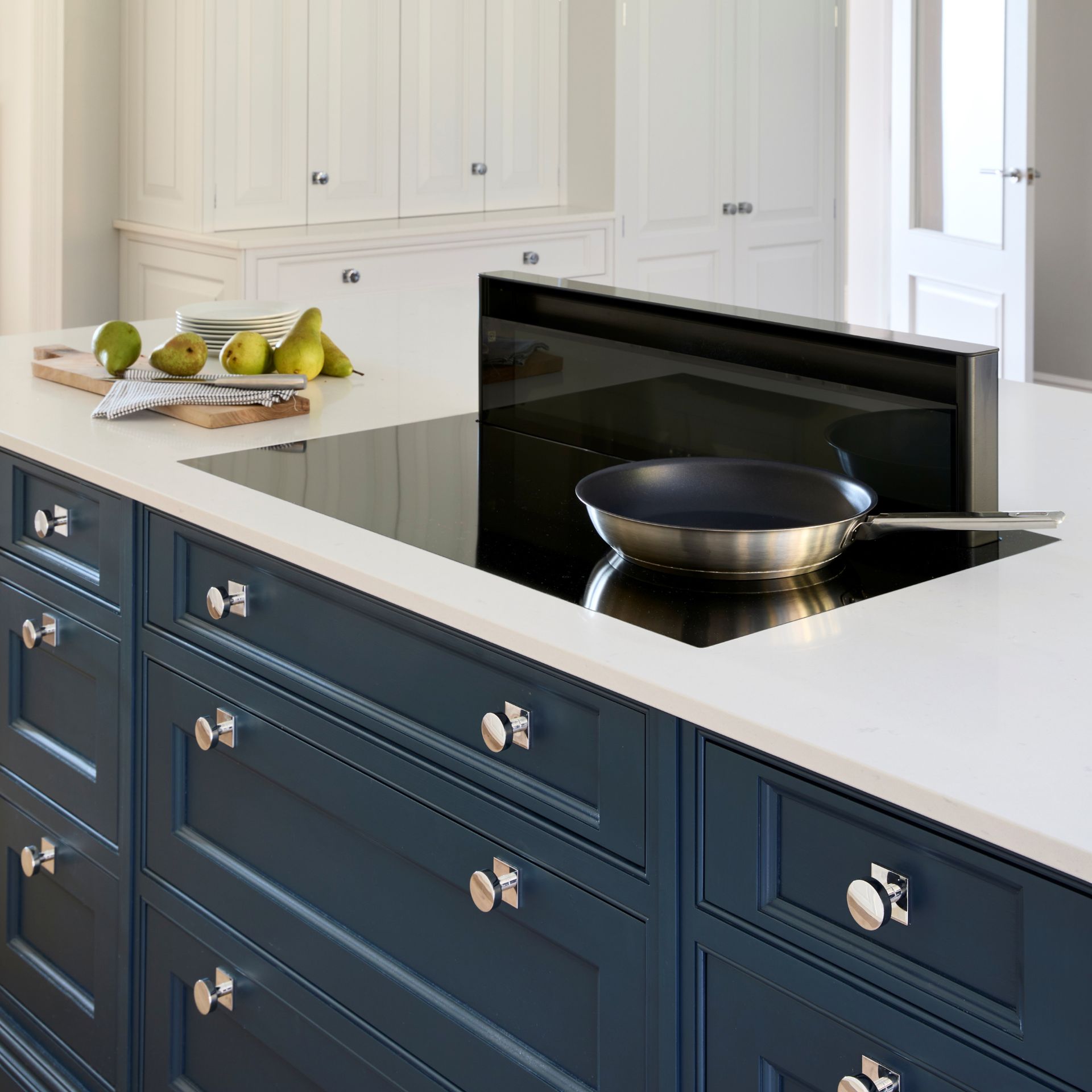 Should my kitchen island have a hob? the key things to consider | Ideal ...