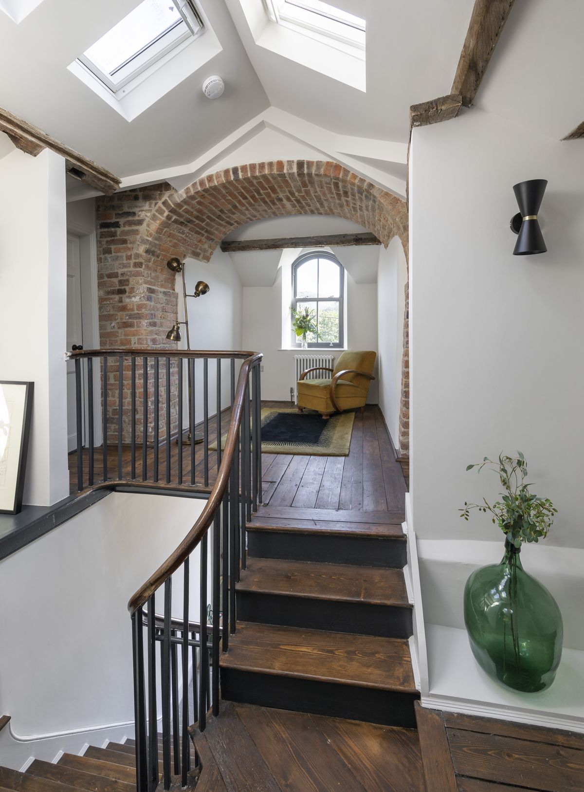 Incredible Landing Ideas to Add Wow-Factor | Homebuilding