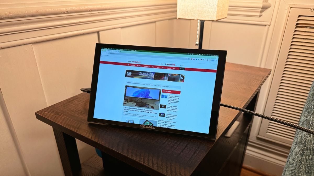 Feelworld DH101 10.1-inch portable monitor review: Small but packed ...