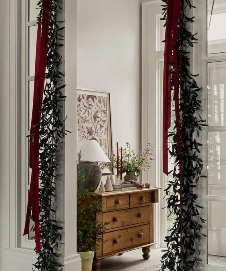 How to hang a garland around your door: 6 simple steps | Homes and Gardens