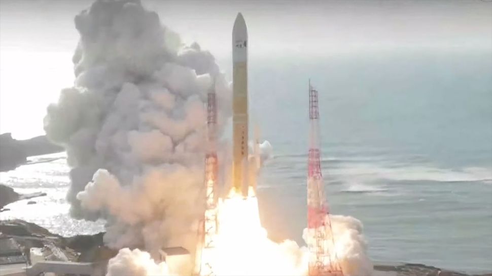 Japan launches advanced new cargo spacecraft to ISS for 1st time (video ...