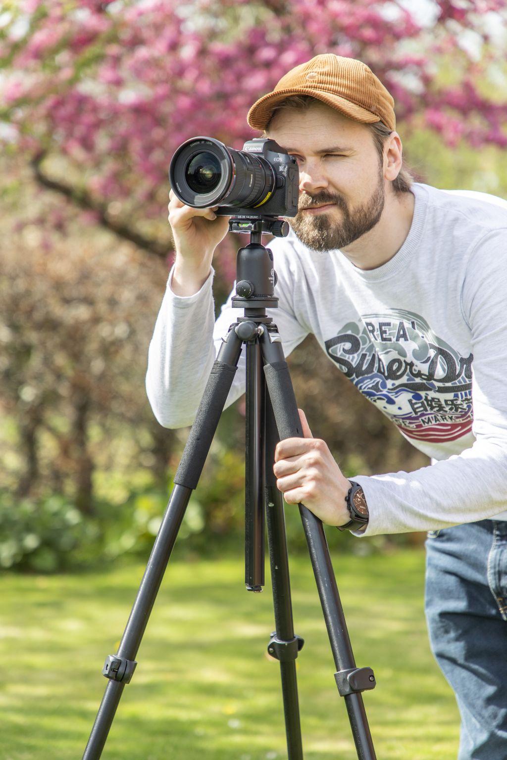 I wish Giottos would do something with its innovative camera tripod ...