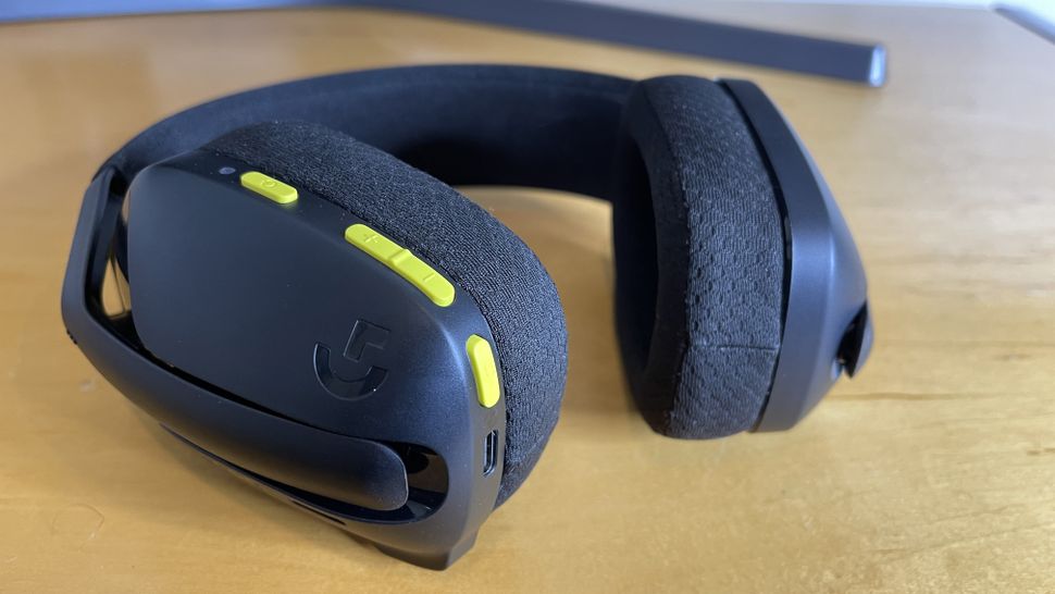 Logitech G435 Lightspeed Wireless Gaming Headset Review: Light Weight ...